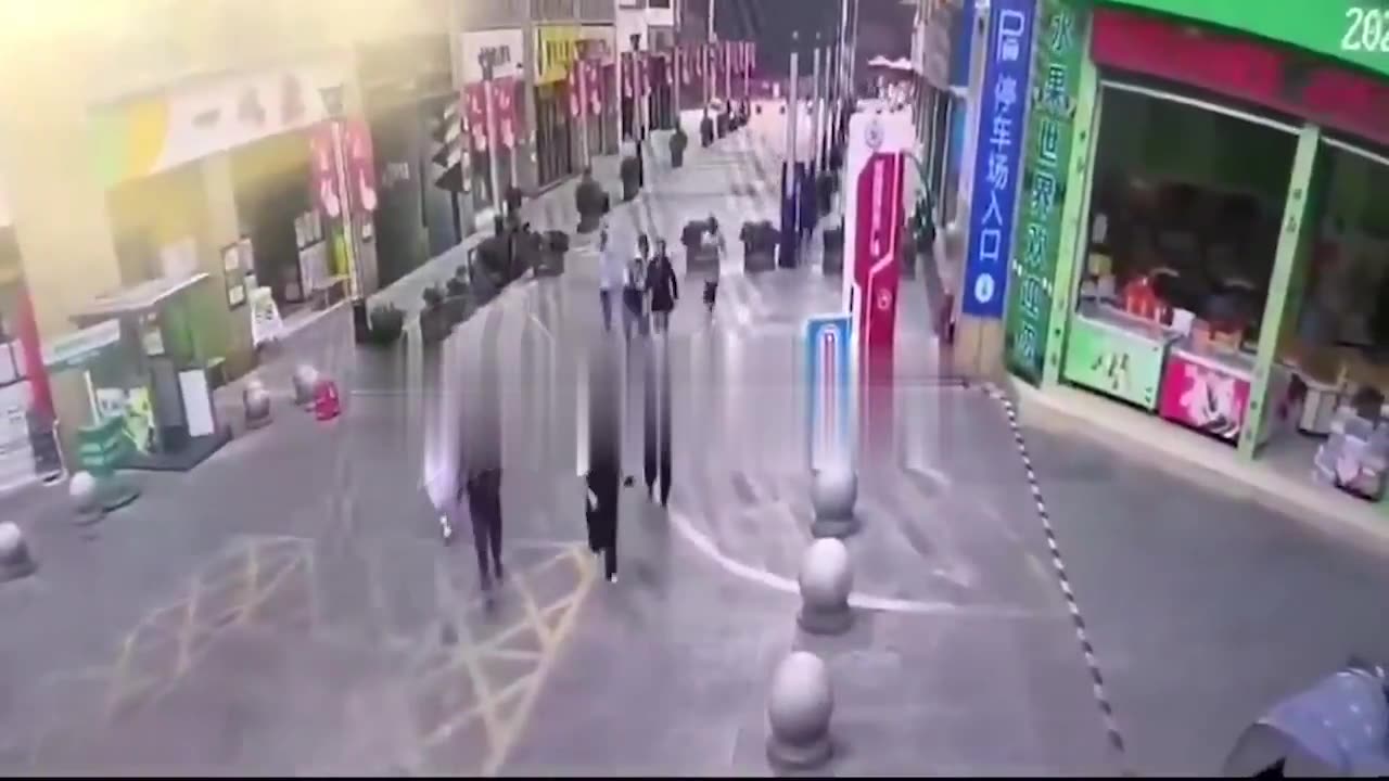 Water from a luxury highrise pool flooding dozens of pedestrians in ...