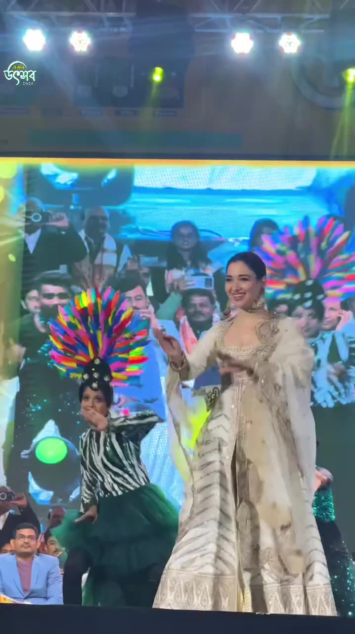 Tamanna Bhatia Live show 😍