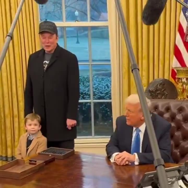President Trump, ElonMusk , and little X in the Oval Office 🇺🇸