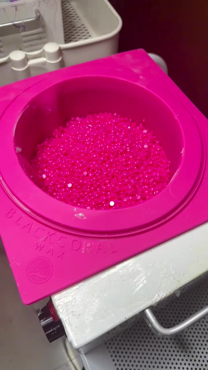 Unboxing & Melting Sexy Smooth Tickled Pink Hard Wax by @thebawdybakery
