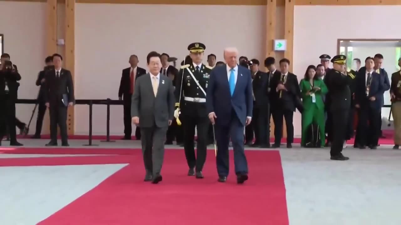 . @POTUS and South Korean President Lee Jae-myung review the honor ...