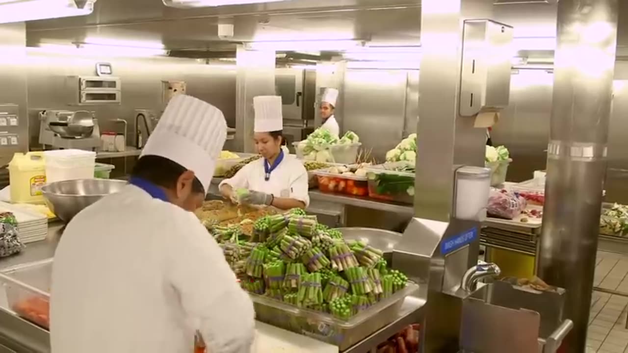 Inside The Kitchen Of The World S Largest Cruise Ship How 30 000