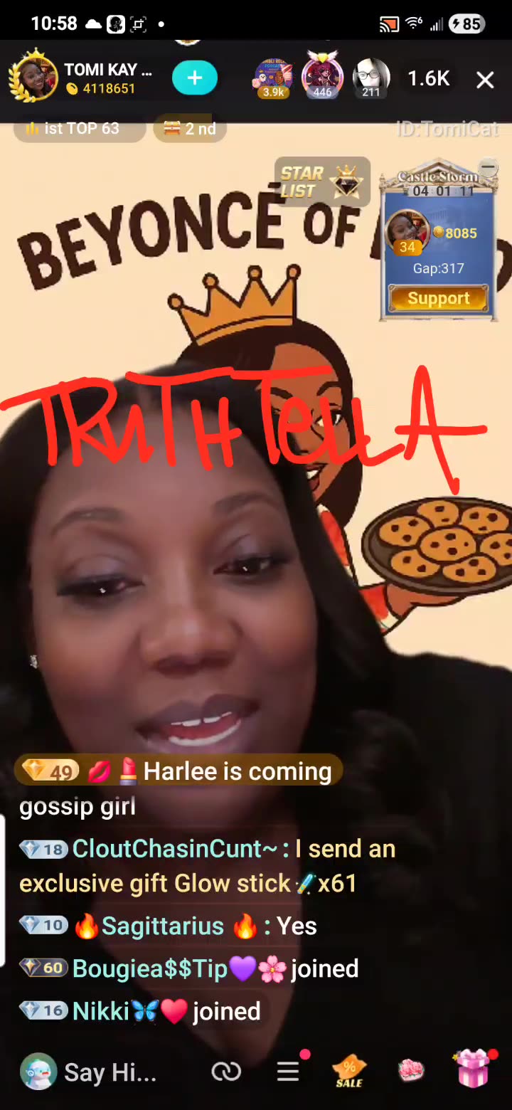 QUEEN TOMIKAY LAUGHING AT THE RETARDATION OF ROACHIE ROACH EBBIMAY ...