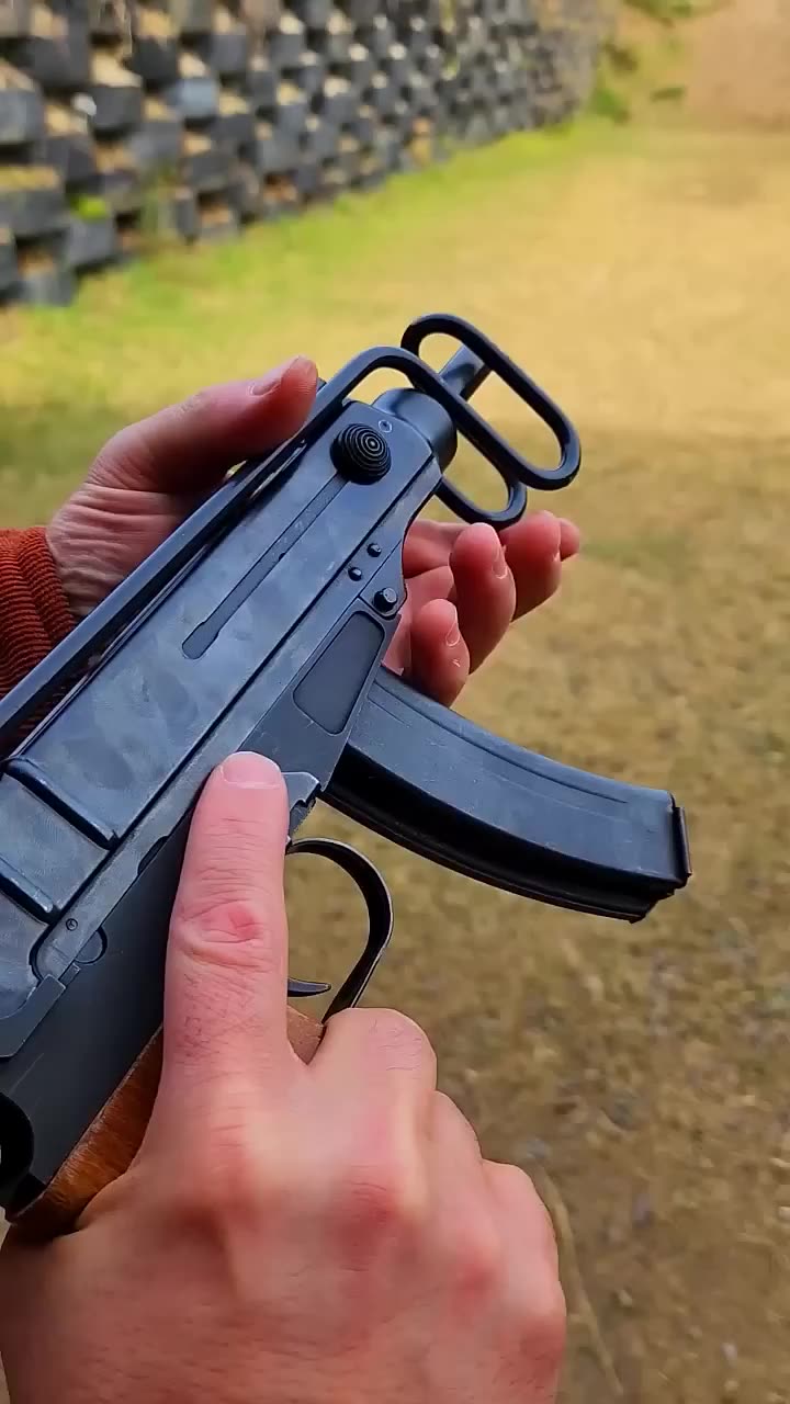 VZ-61 Skorpion Submachine Gun