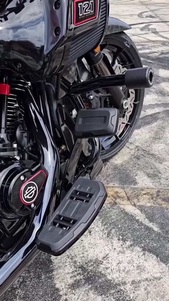 🏍️🔍 Harley-Davidson CVO Road Glide | 2025 Full Feature Review | MotoVerse