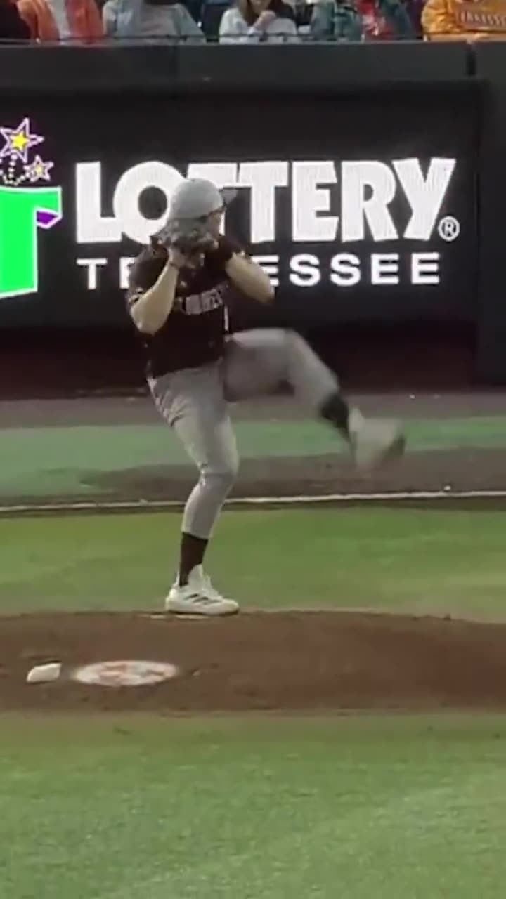 MLB This @BonniesBaseball pitcher leg kicks to the moon
