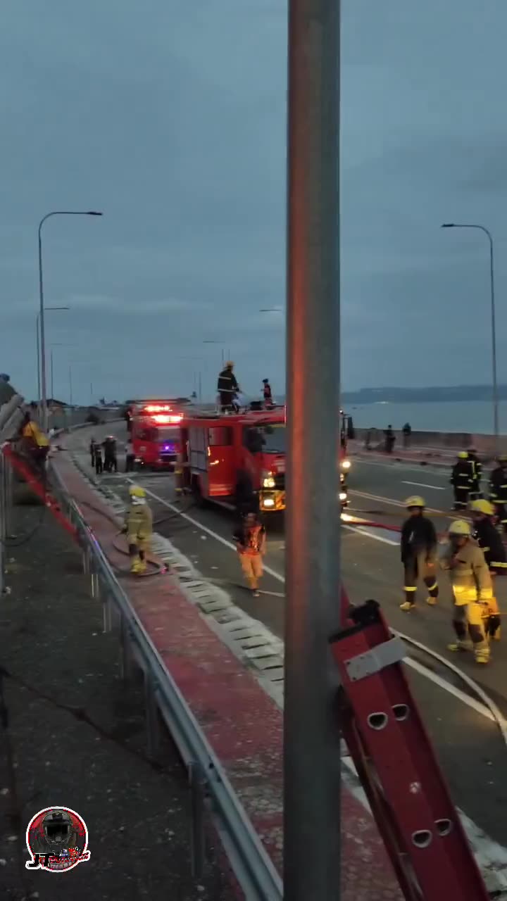 Massive fire in Barangay 21-C Piapi Boulevard, Davao in the Philippines ...