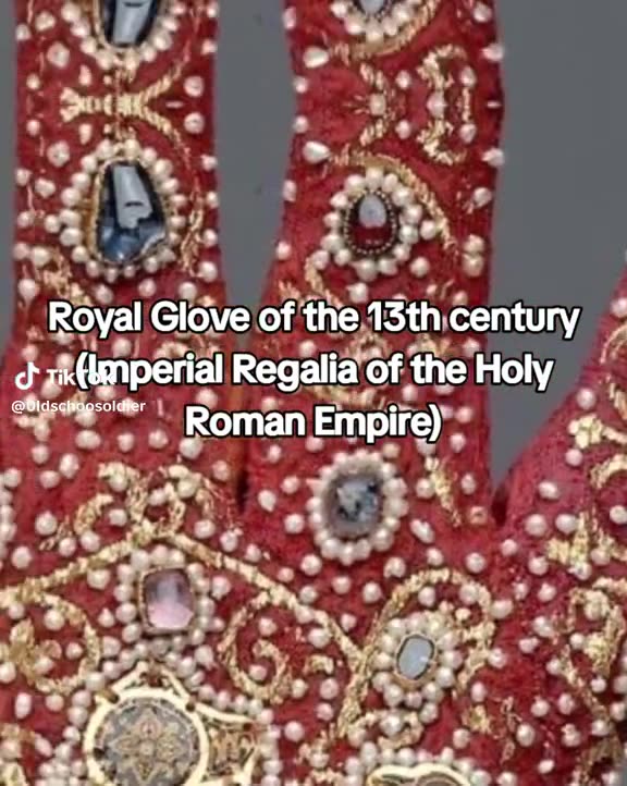 Royal Glove of the 13th century (Imperial Regalia of the Holy Roman Empire)