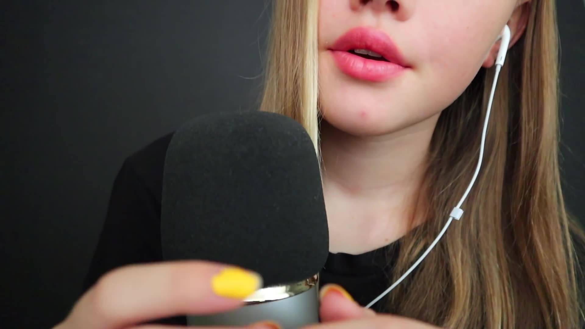 ASMR_ UP CLOSE MOUTH SOUNDS WITH HAND SOUNDS + NAIL TAPPING