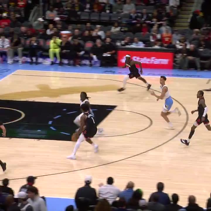 NBA - AMEN THOMPSON BACK AT IT... Hop-steps into a two-handed POSTER 💪