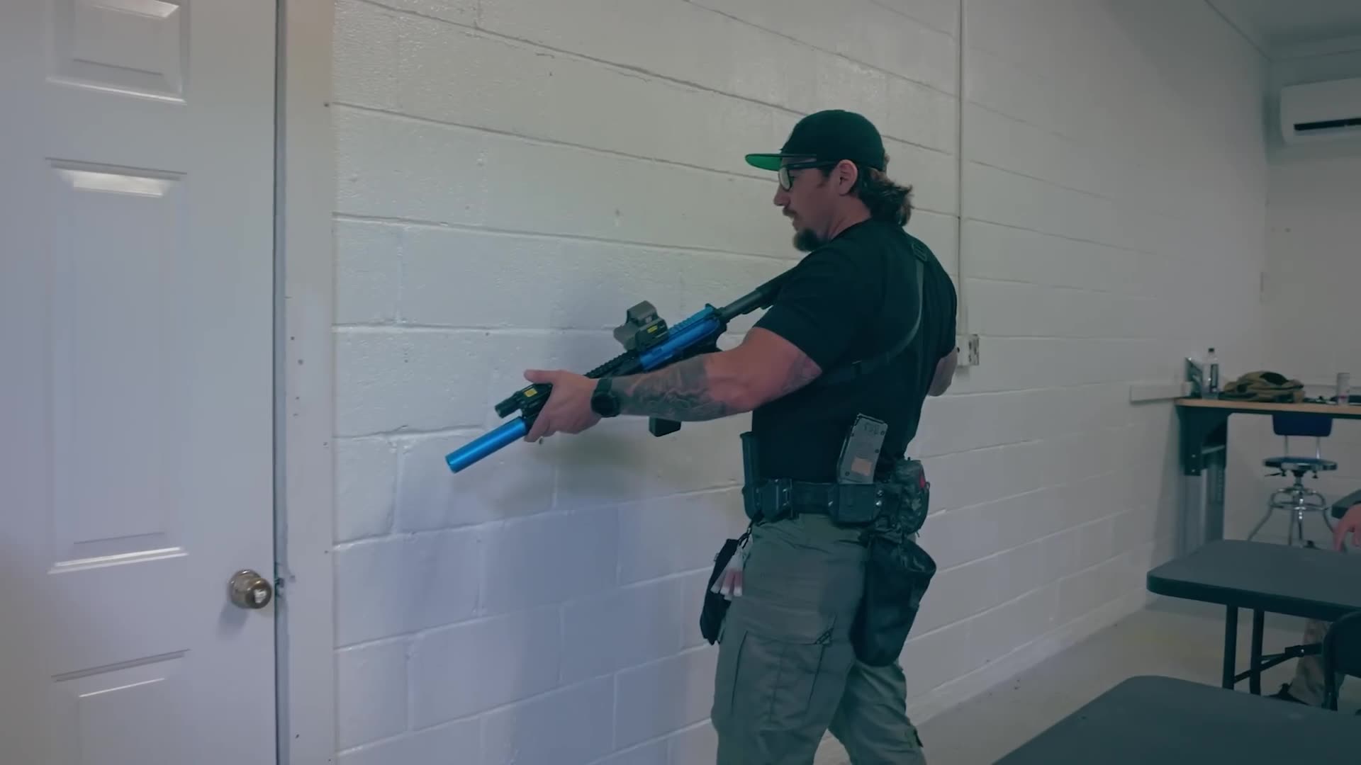 Hostage Rescue CQB Explained Working a Threshold with Delta Operator ...