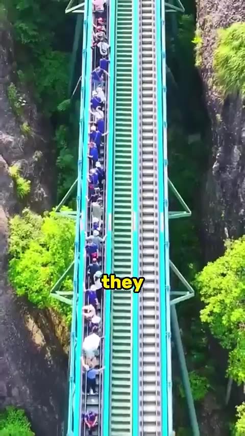 This is the tallest and longest escalator in the world 🌎😎