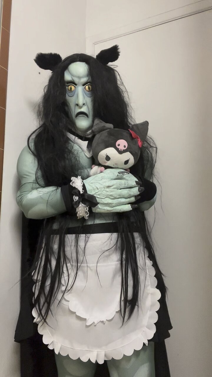 “Vampire Squidward” Cat Maid Kuromi Cosplay July 2022