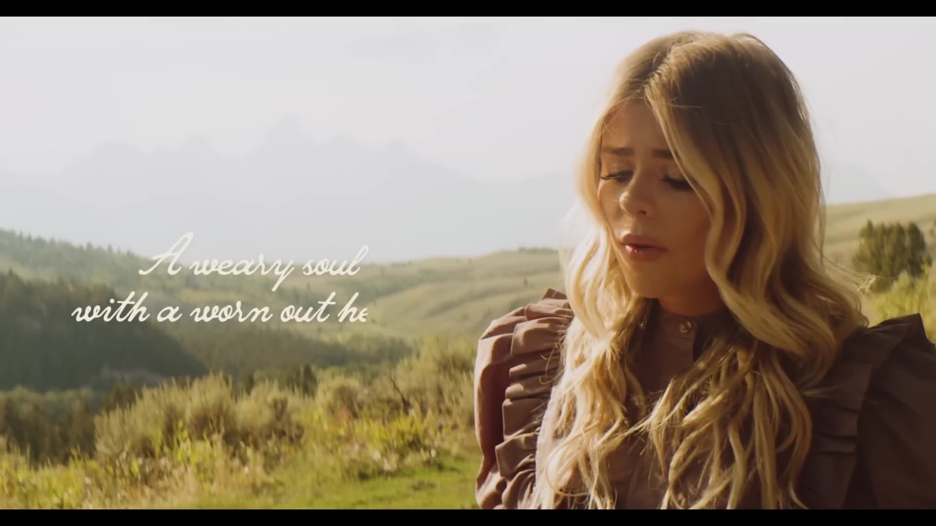 Anne Wilson - Strong (Official Performance Lyric Video).