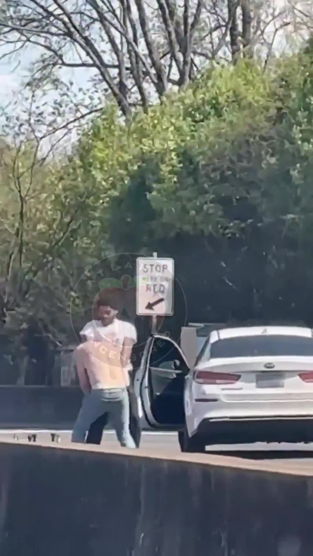 🚨🚗 TRAFFIC FIGHT IN GEORGIA
