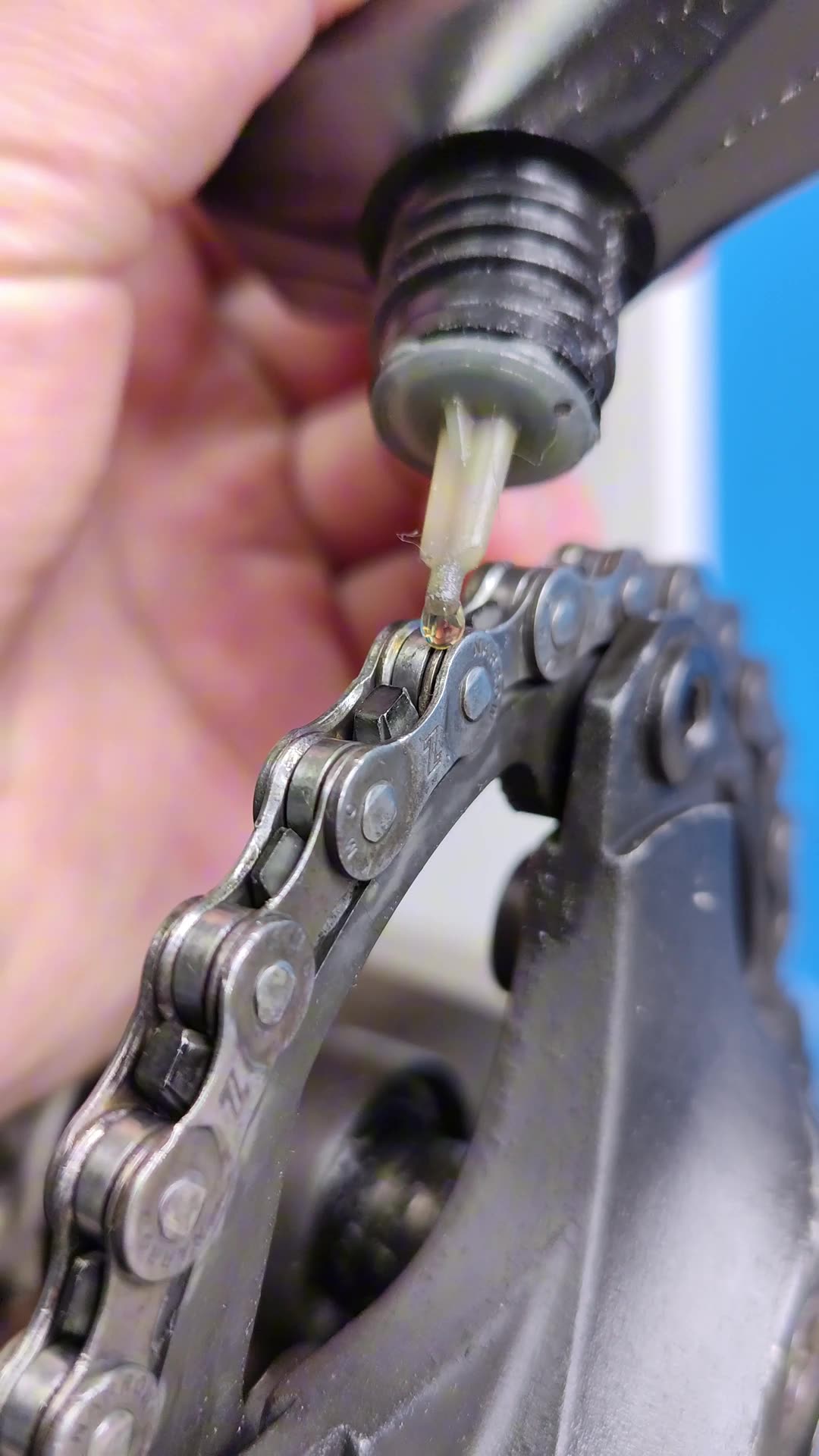 How to perfectly clean a bicycle chain