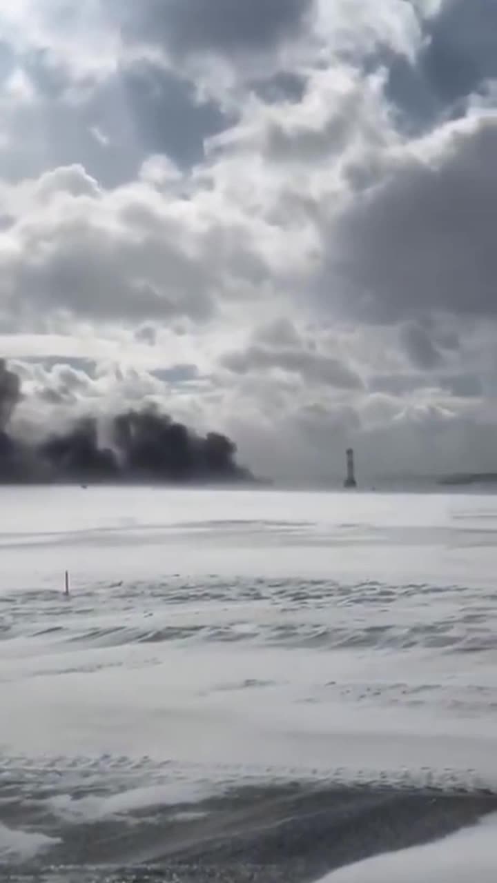 Delta Connection flight 4819 crashes in Toronto with 80 people aboard