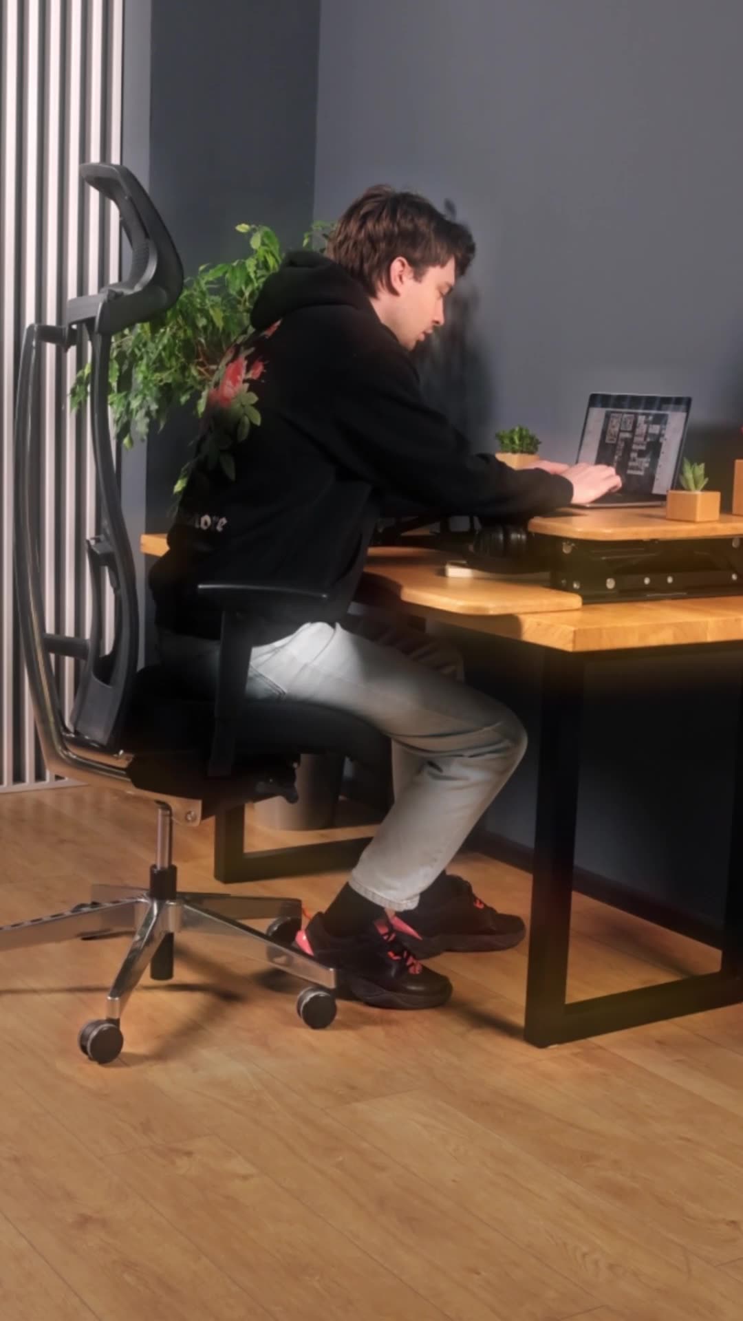 Chairs with Monitor Arm – The Ultimate Ergonomic Setup!