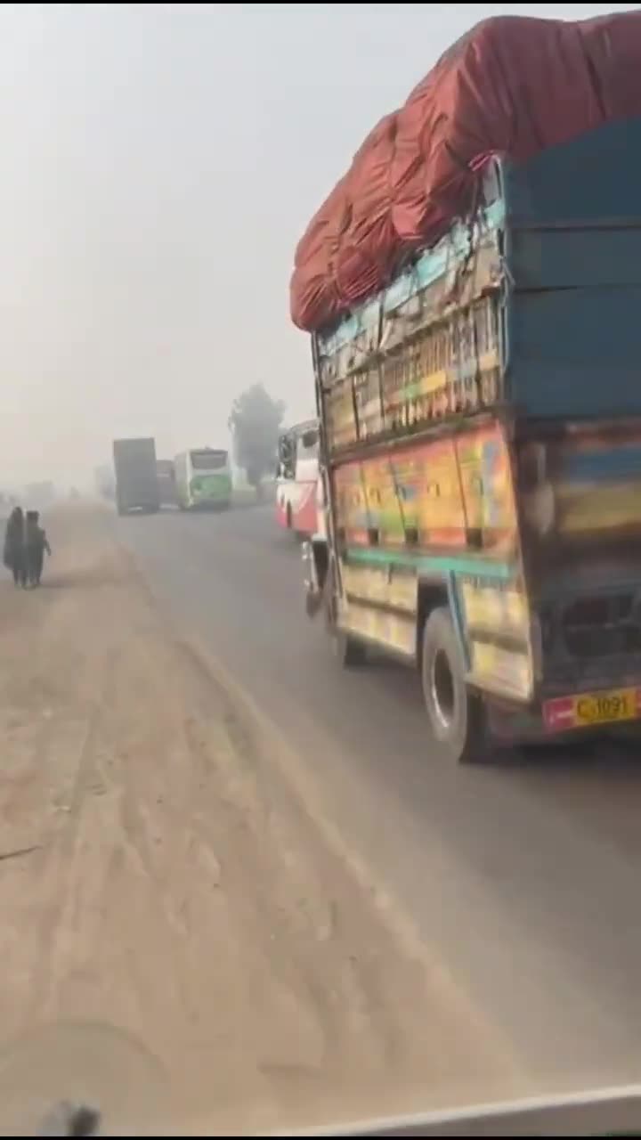 race Pakistani buses