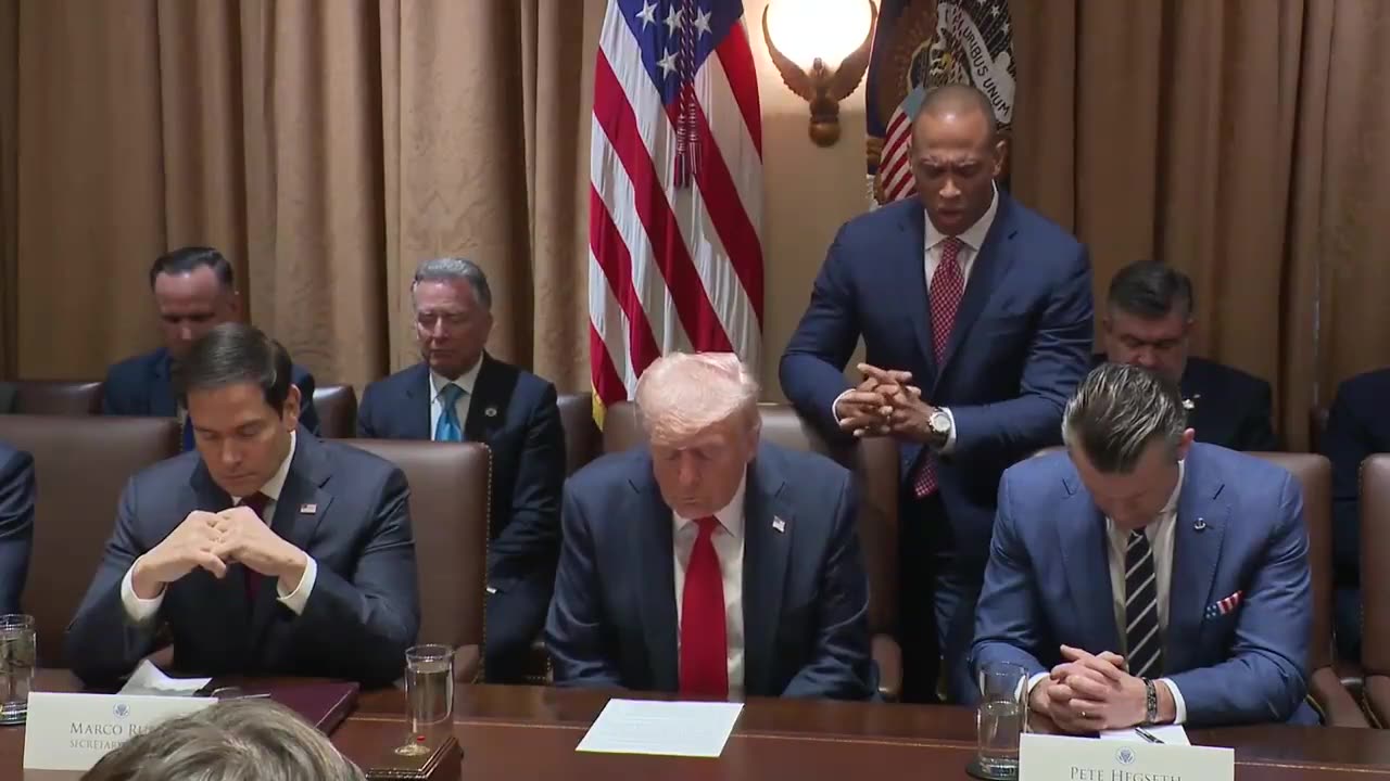 IN THEE WE TRUST: President Trump’s first cabinet meeting opens in ...