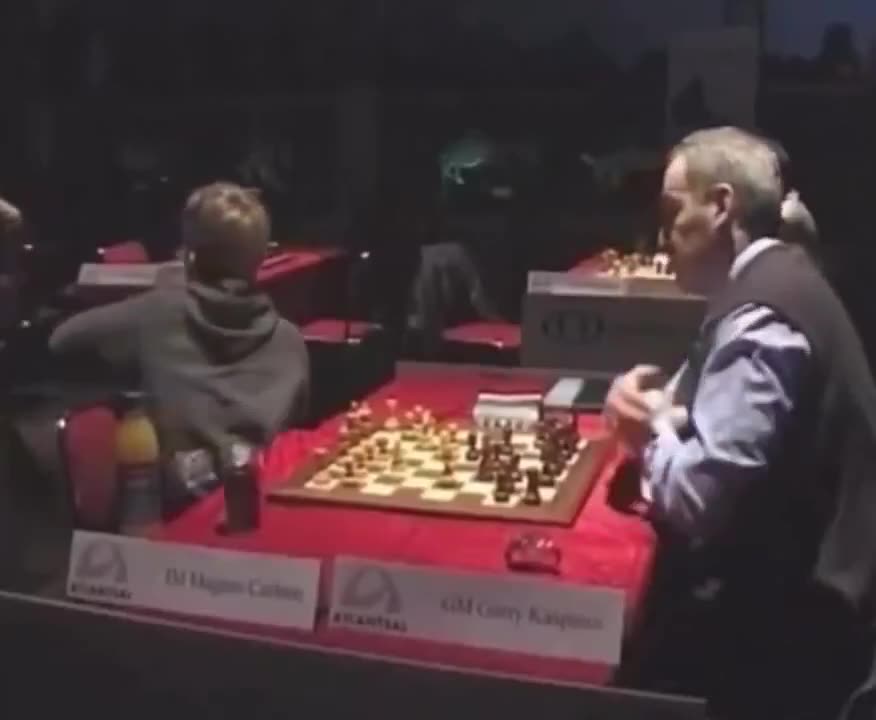 13-year-old Magnus Carlsen gets bored against a Chess champion
