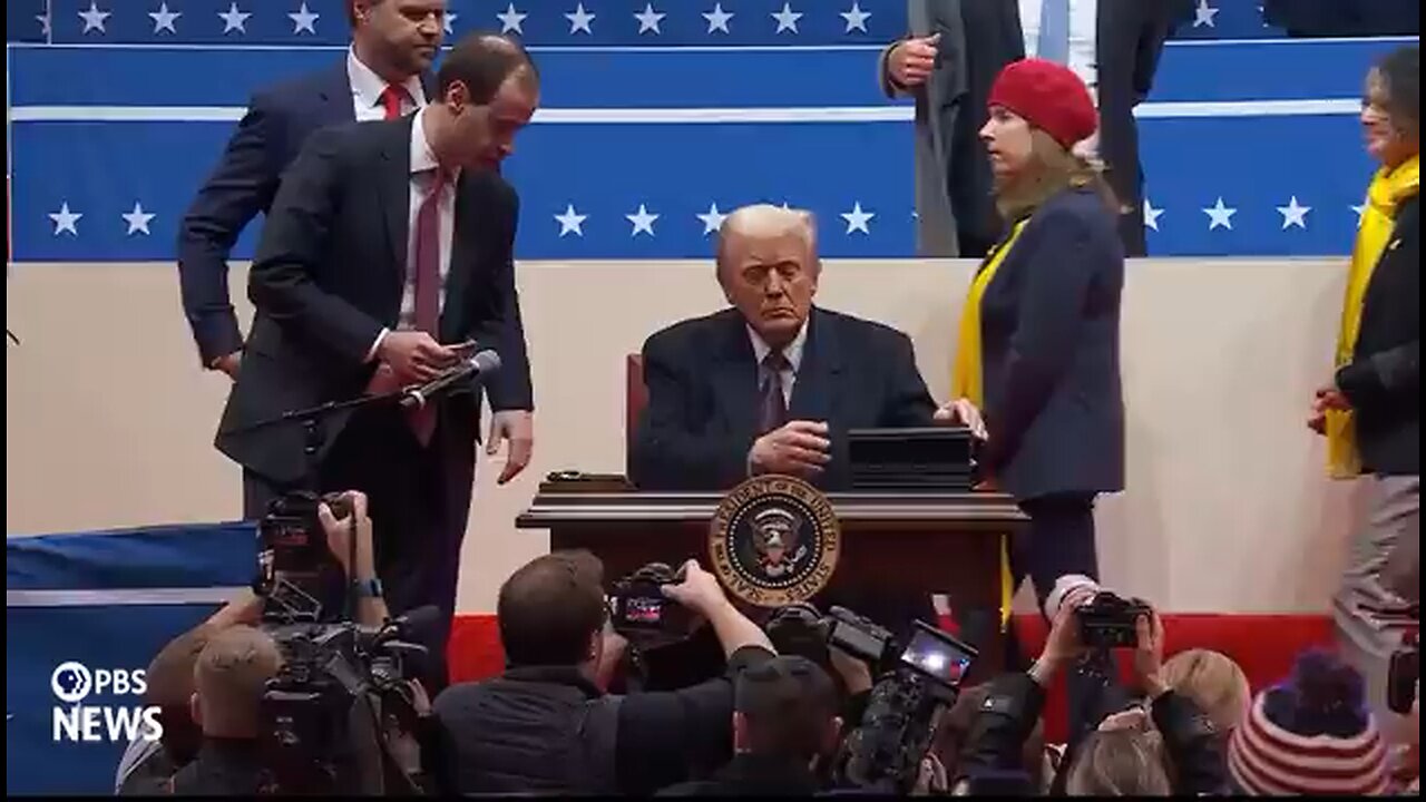 Trump signs 8 executive orders onstage after inaugural parade | Trump ...