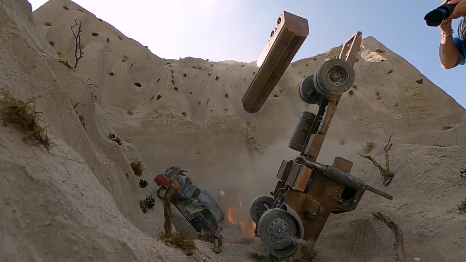 Steven Spielberg's DUEL film behind the scenes with miniatures. Truck ...