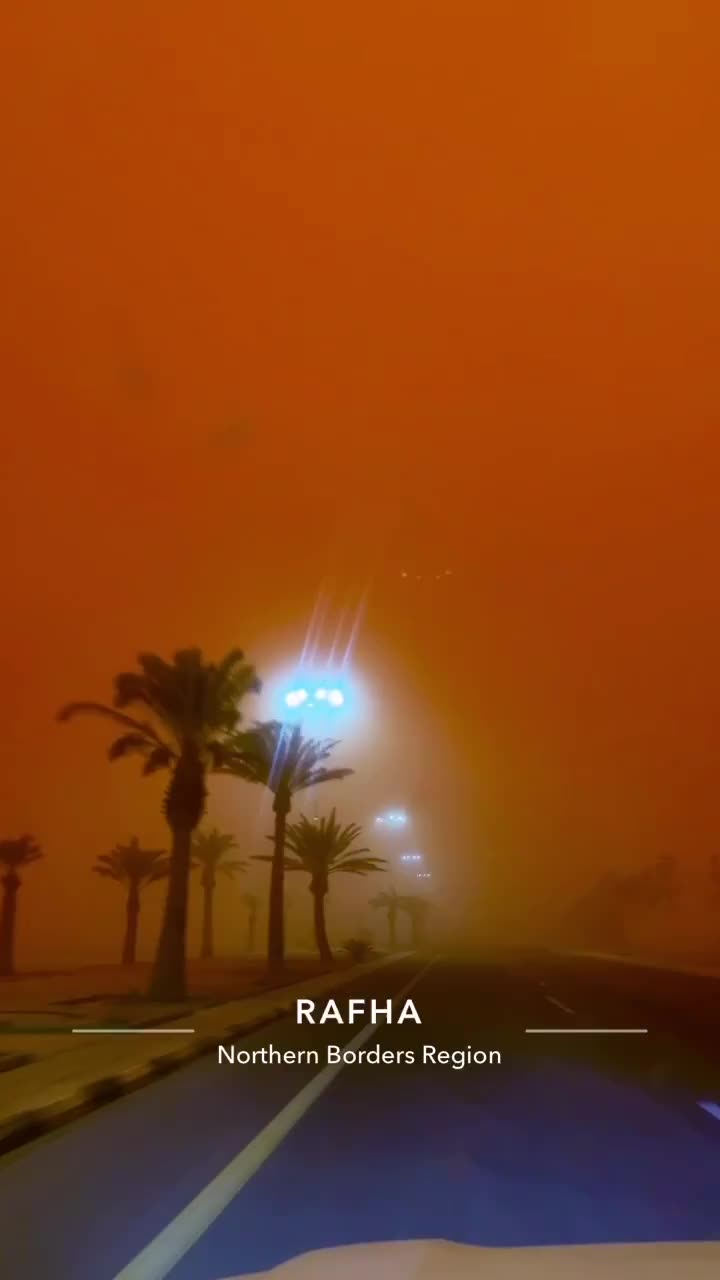 A dust storm hit #Rafha - #Saudi_Arabia 🇸🇦 By Saleh Al-Furaih