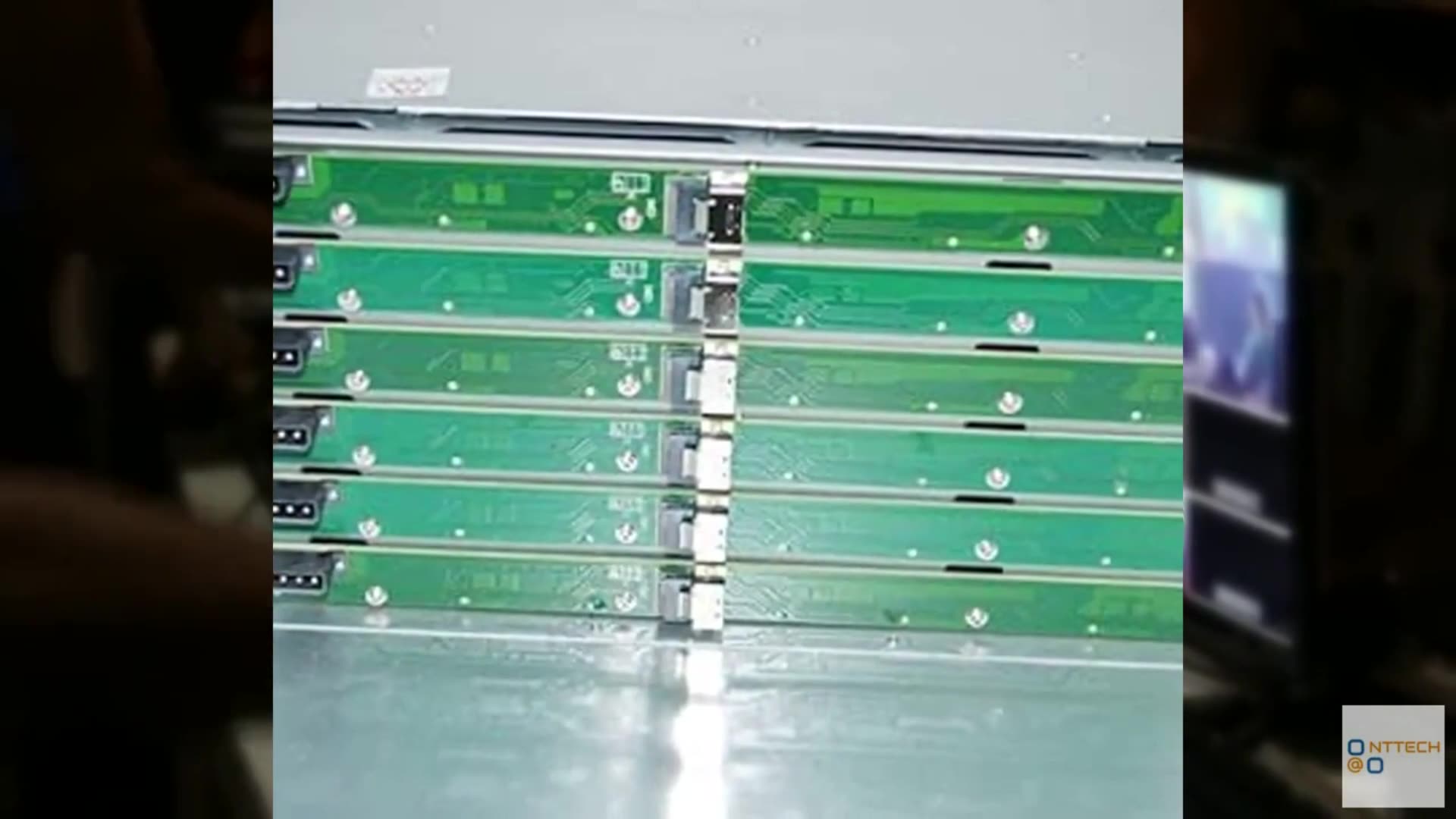 RROYJJ 4U Rackmount Server Case Chassis with 24 Hot-Swappable SATA/SAS ...