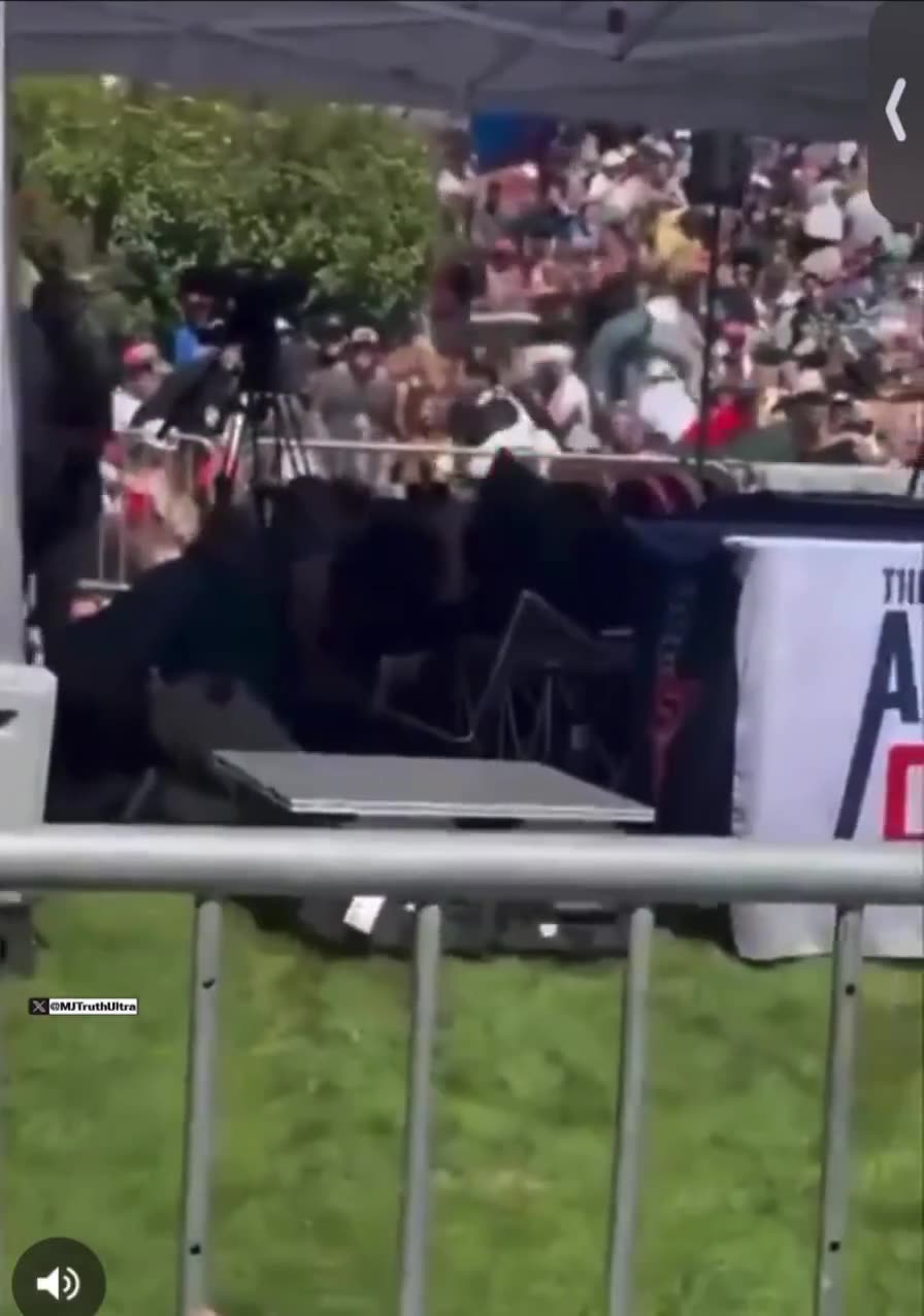 The Magical Phasing Chair - AI Glitching in EVERY Angle? Focus on the ...