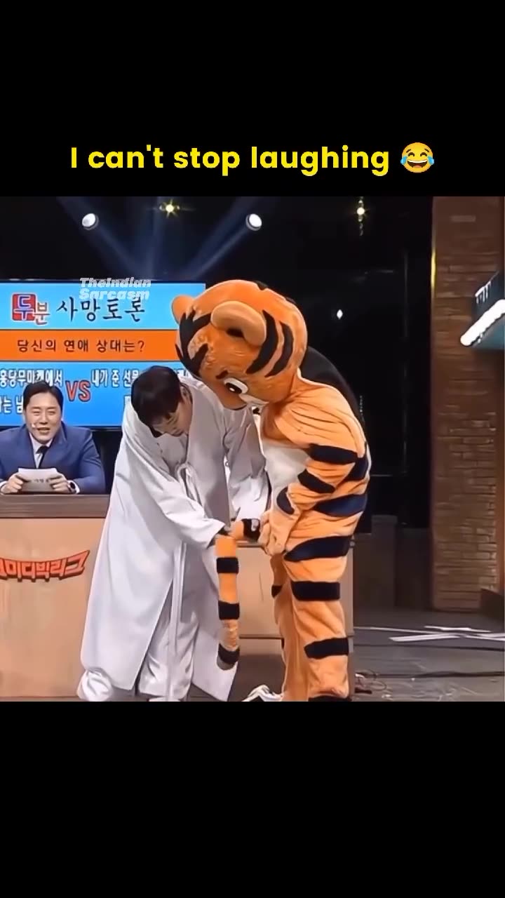 Hilarious Man in Tiger Costume Creates Chaos! 😂🤣