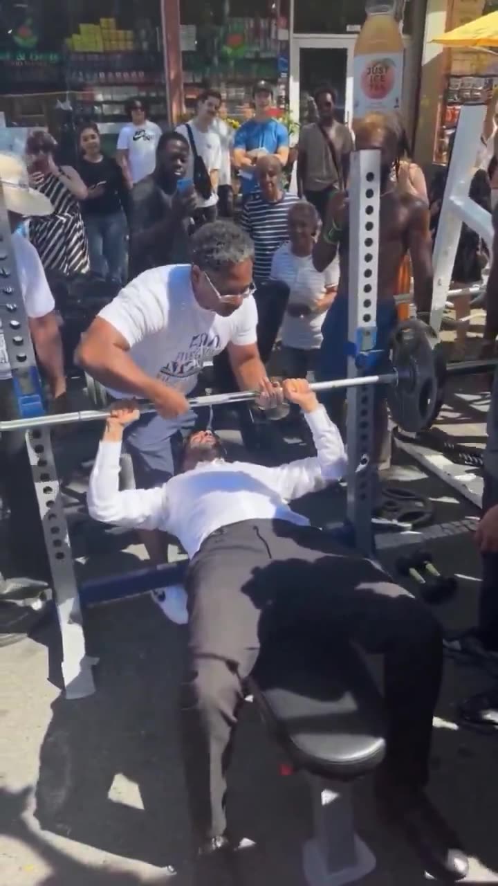 Zohran Mamdani needed a spotter to bench press two reps o...