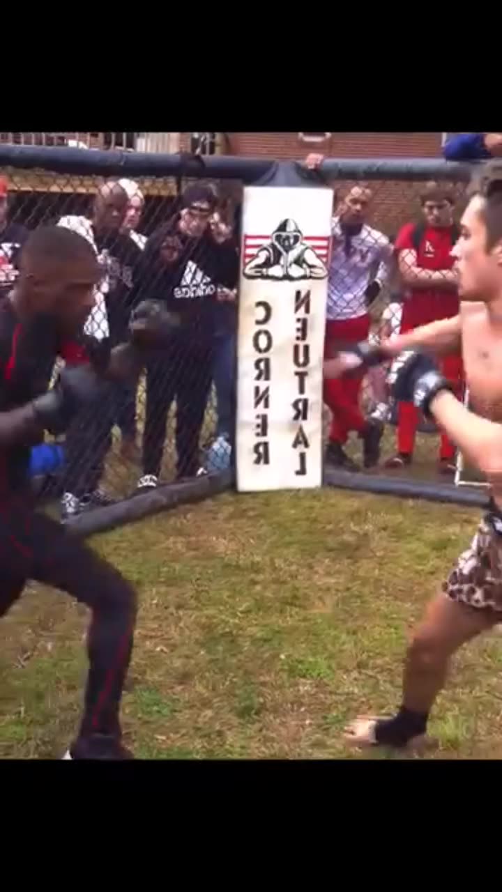 WHY HE DO UNC like that 🤯💨#boxing #fight #fighter #mma #fightins