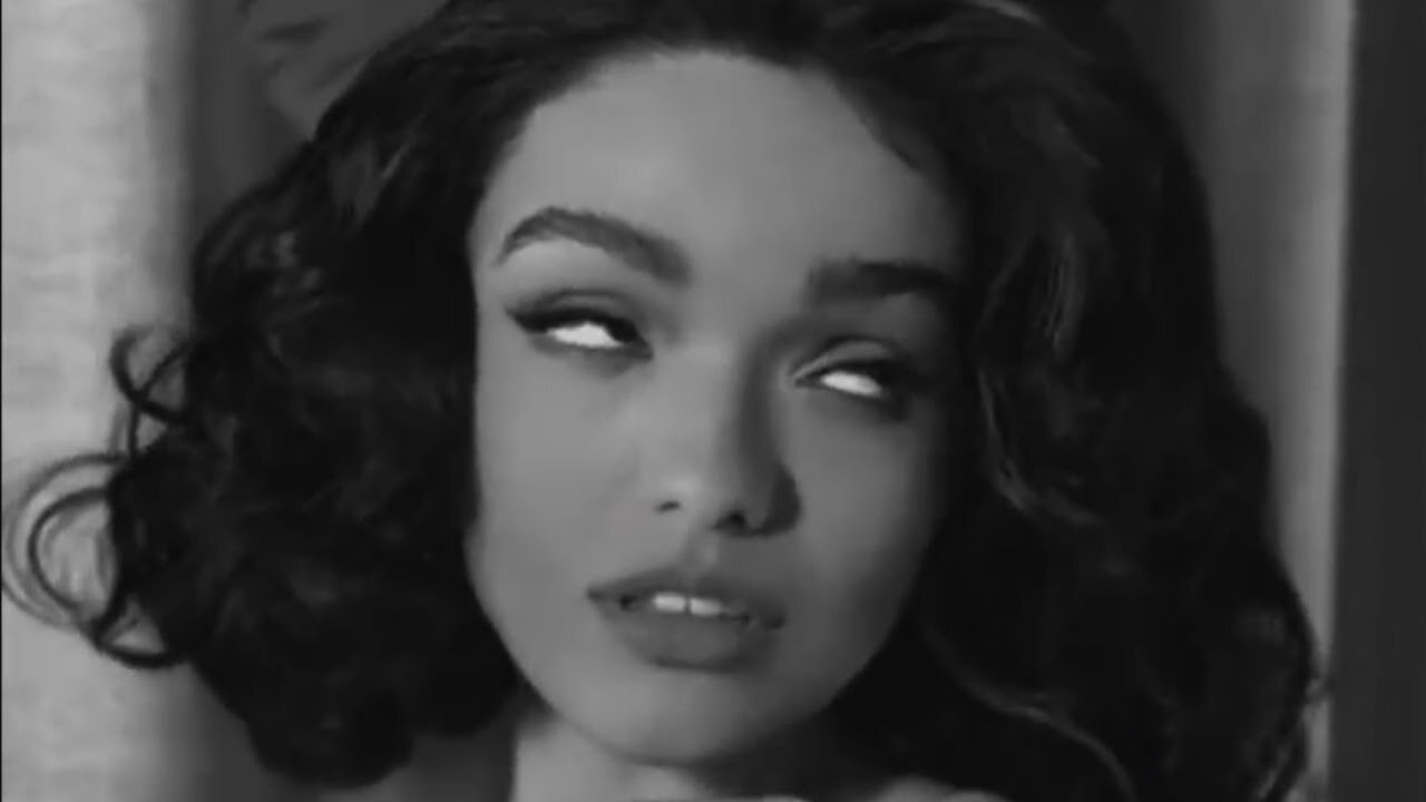 Rachel Zegler's New Video Is Weirding People Out (After Snow White ...