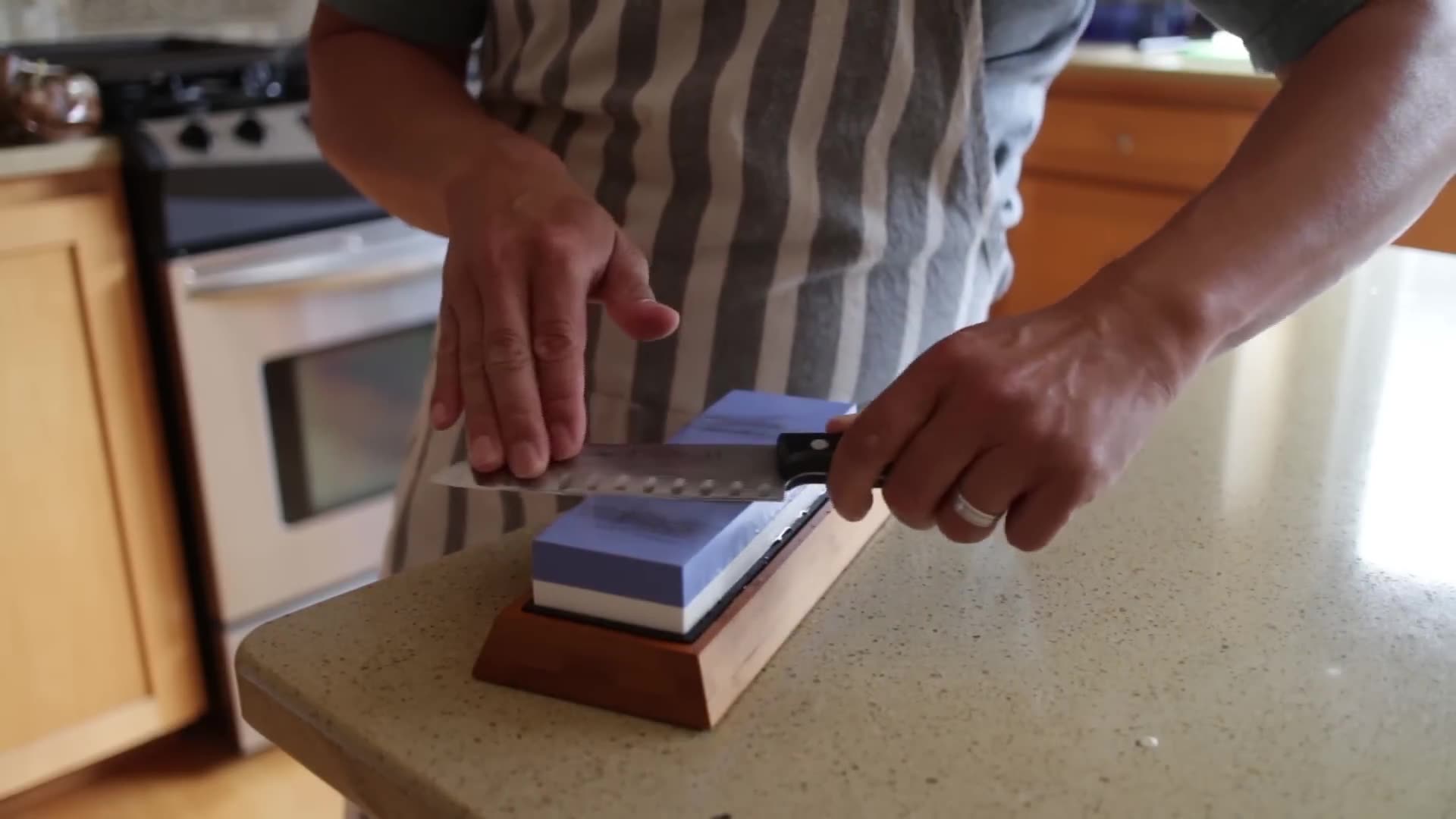 How to Turn a DULL Knife Into a RAZOR with a Whetstone ...