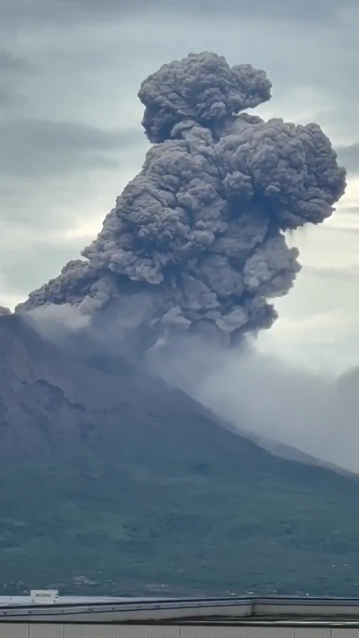 Japan’s Sakurajima Volcano in Kyushu Erupted Today Throwing Ash Plume ...