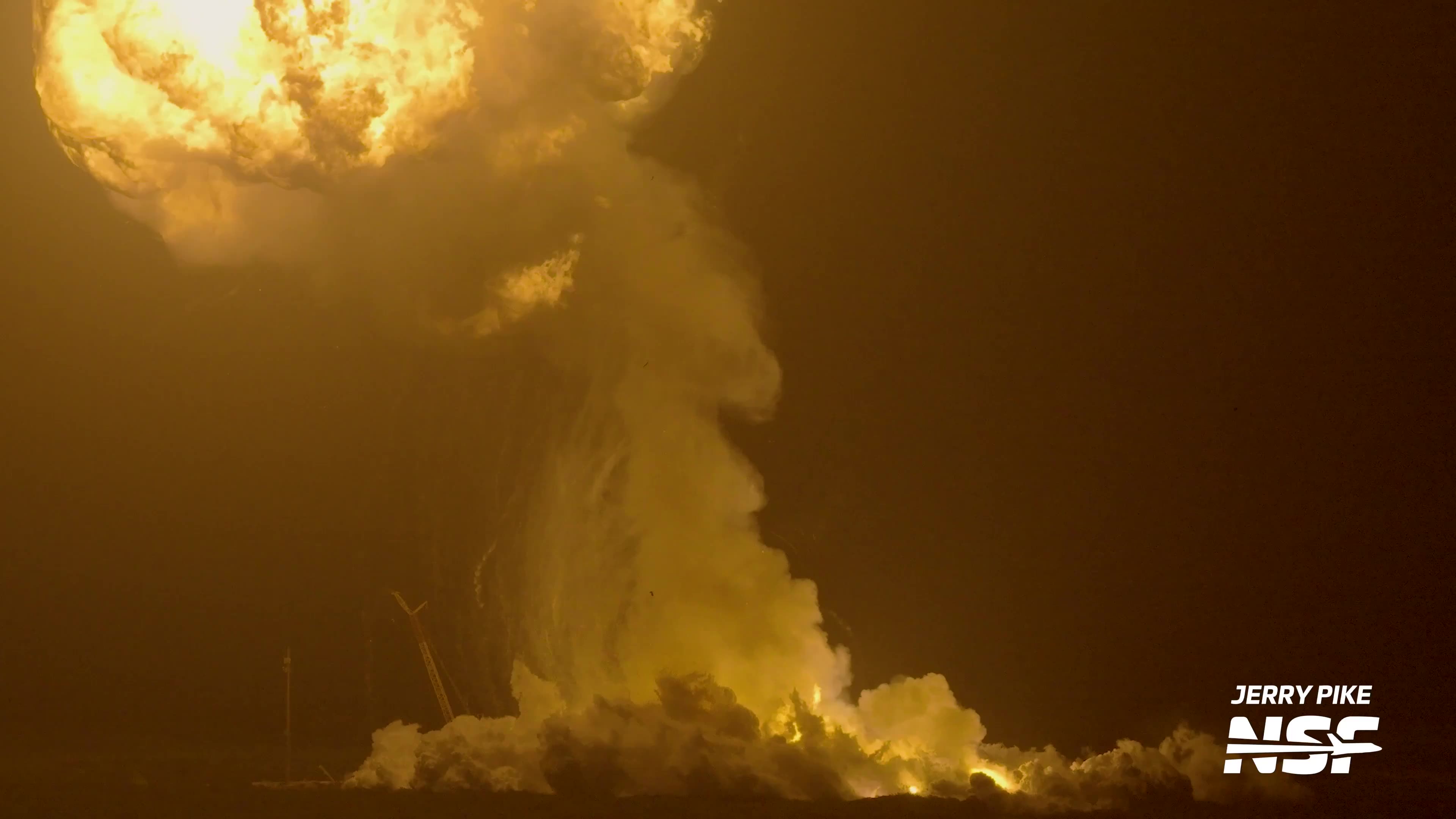 different angle shows the massive explosion that followed Starship 36’s ...