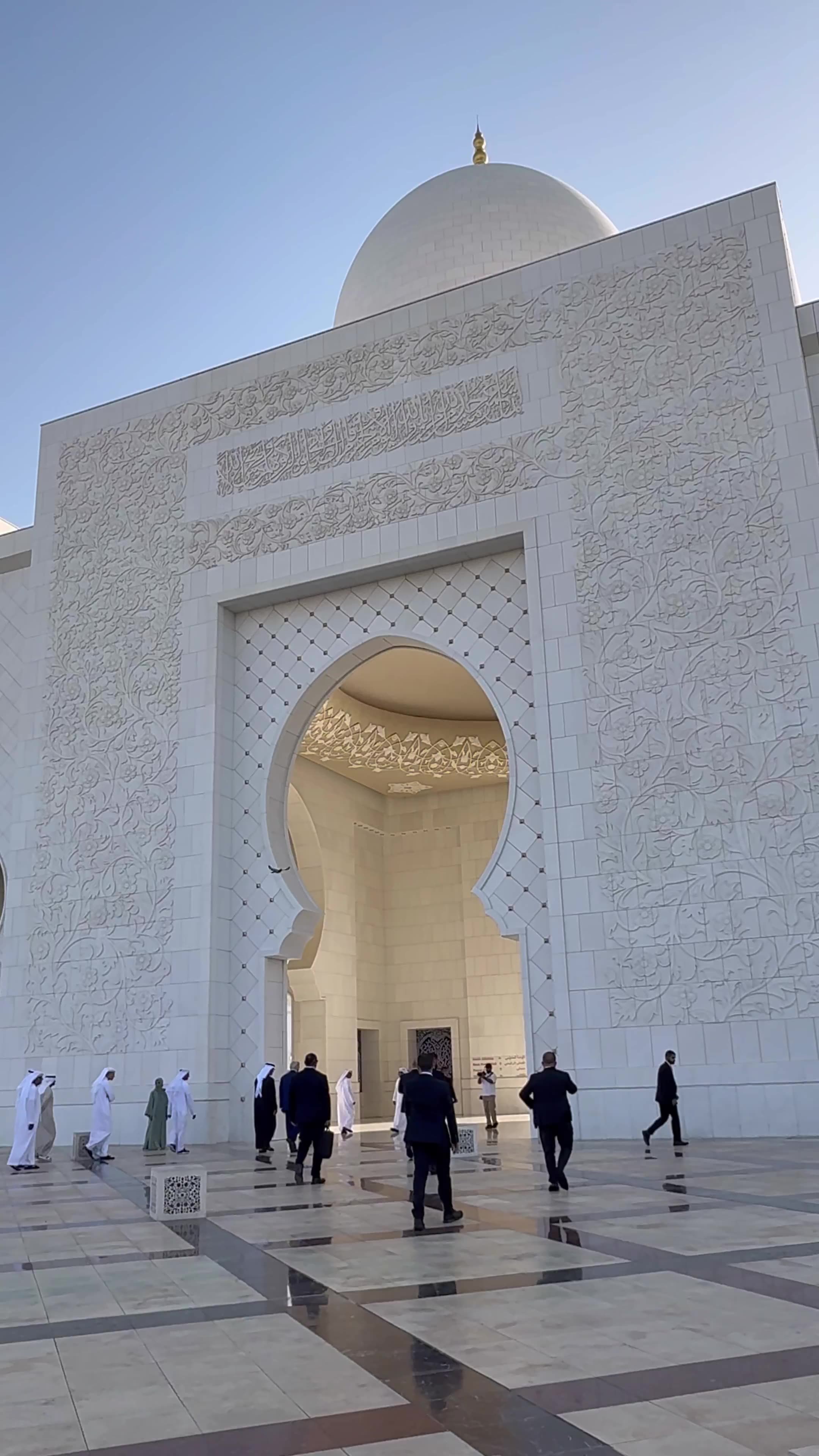 🚨🔥President Trump arrives at the Sheikh Zayed Grand Mosque in UAE