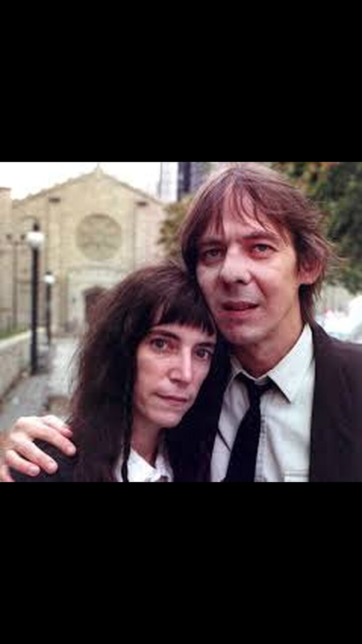 Dancing Barefoot ~ Patti Smith ( Live )