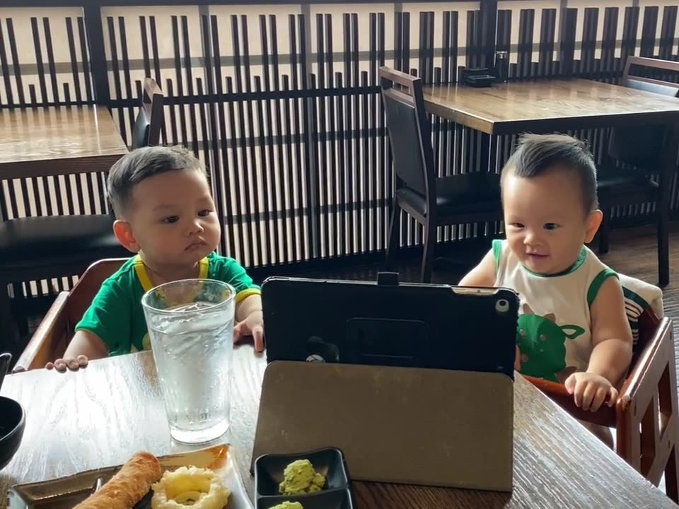 Lucas & Terry - The Water Bottle