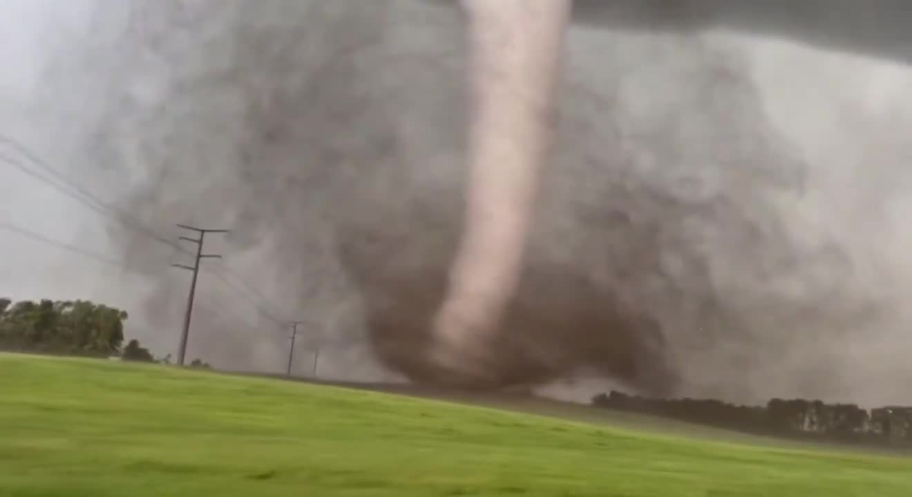 Pro Tornado Chaser Reed Timmer Captures Insane Video of Massive Tornado ...