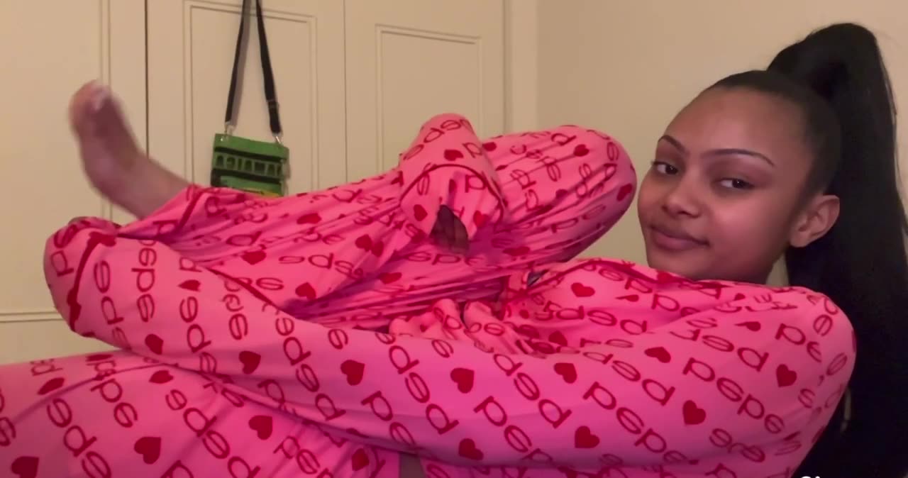 Imanii Bends - My Evening Yoga Ebony Girl Routine | Day 20 🤫