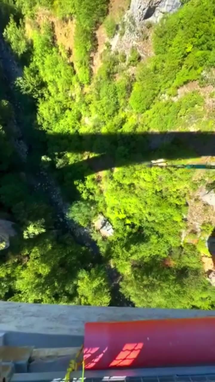 Watch This Crazy Mountain Cliff Bungee Challenge
