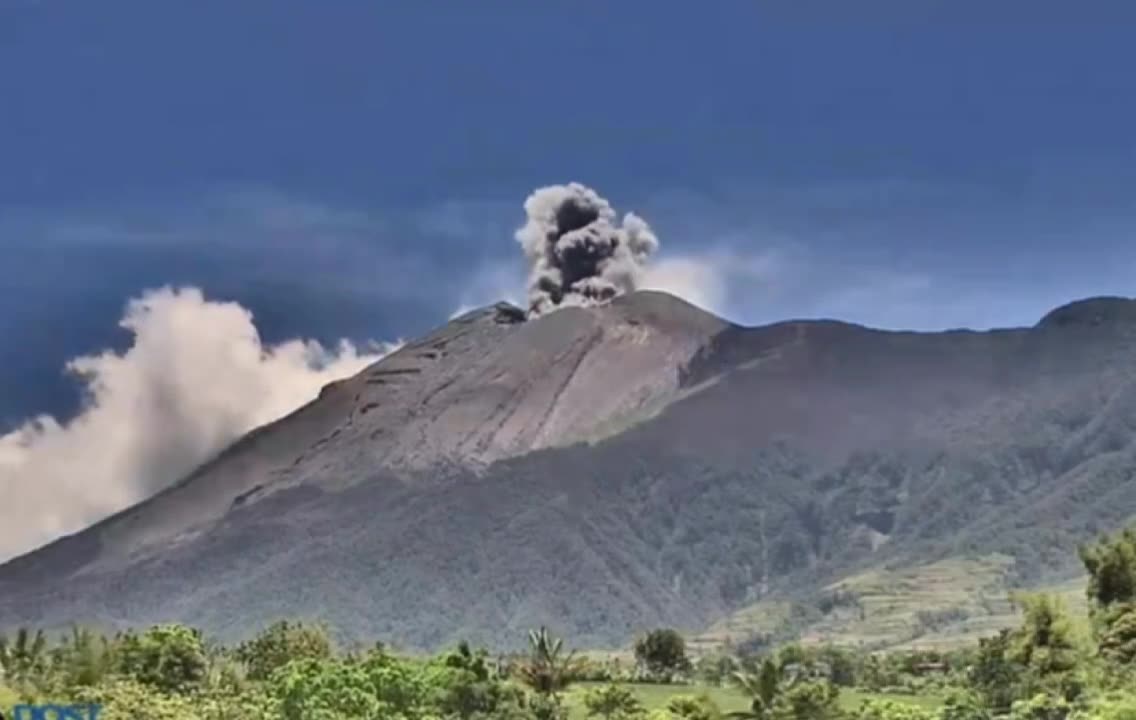 Huge Eruption Of The Kanlaon Volcano In Negros Island Region ...