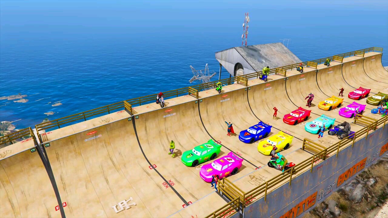 SPIDERMAN CARS Racing Challenge on MULTI Rampa ! SUPERHERO HULK Goku ...