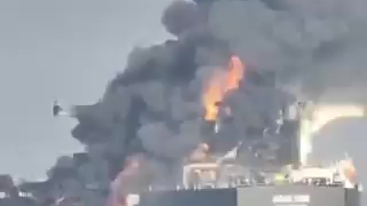 Giant Oil Tankers Collide Off the Coast of UAE