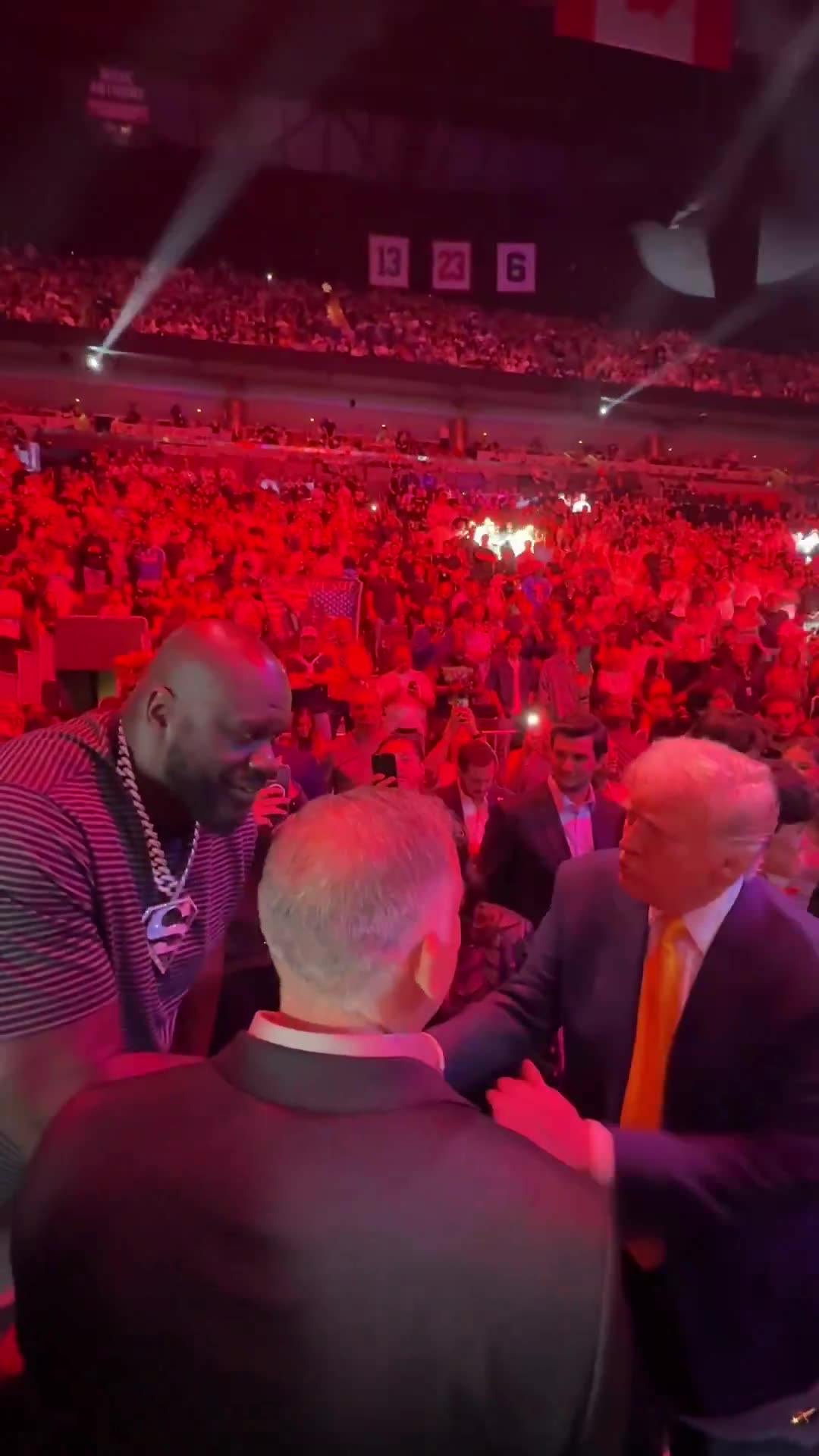Trump greets Shaq at UFC 314