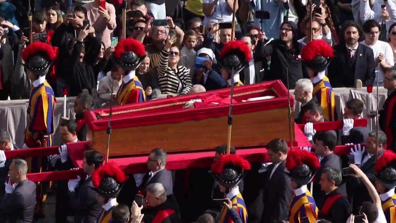 Funeral procession carrying the body of Pope Francis arrives in St ...