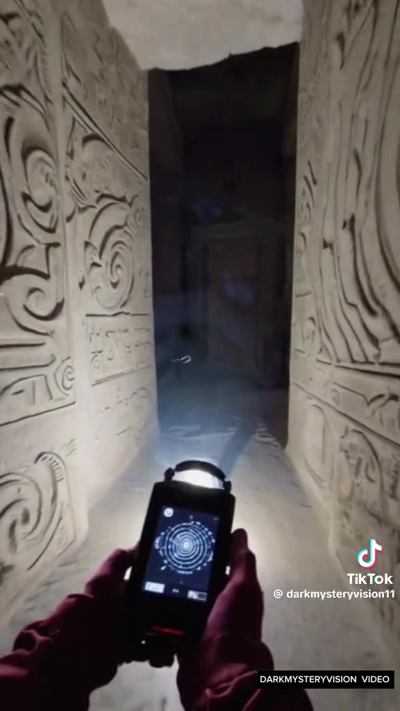 Antarctica ice wall Notice how they did not CREATE any of it.