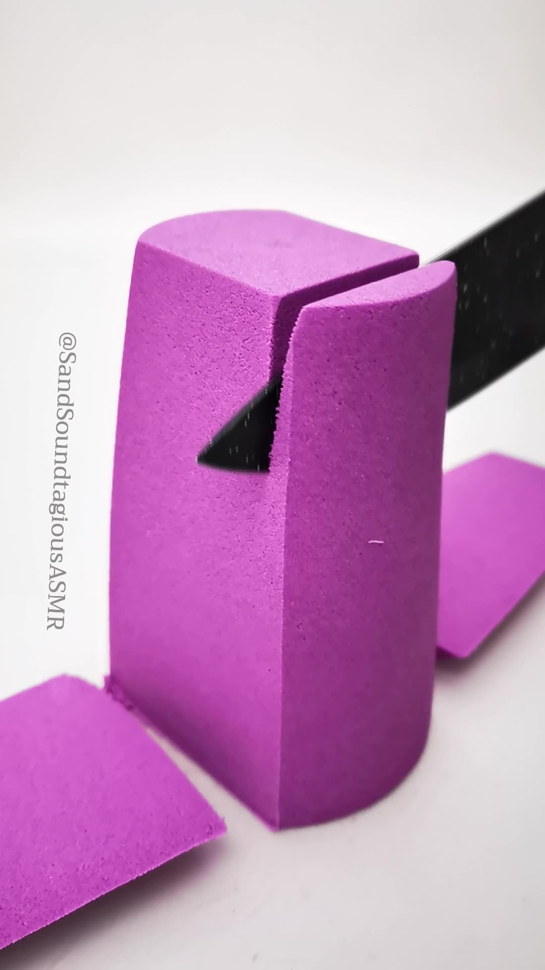 Perfect Kinetic Sand Cuts – ASMR Satisfaction in Seconds